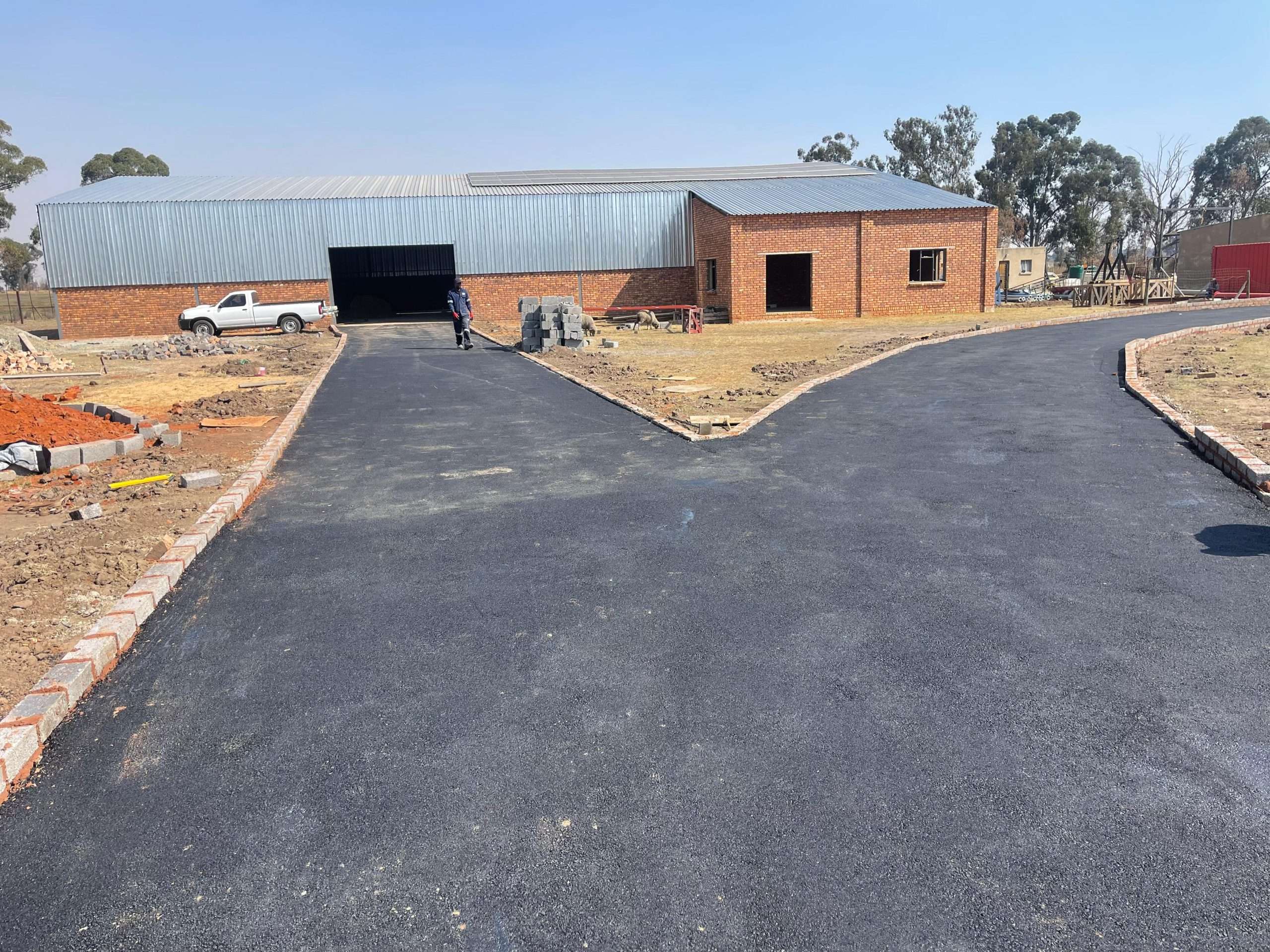 Tar Driveway Surfacing vs Asphalt Pavers in Gauteng